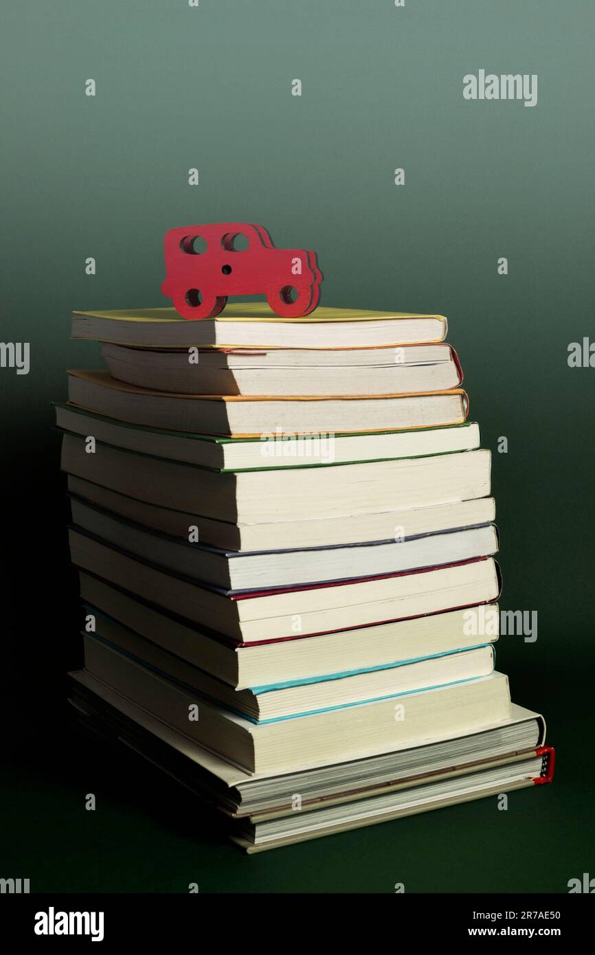 Papercraft sculpture hi-res stock photography and images - Alamy