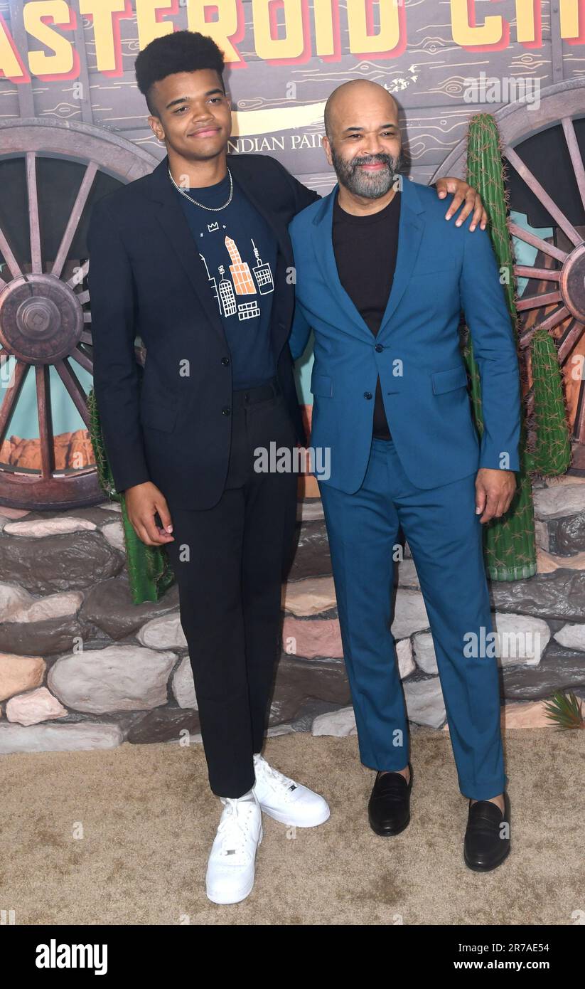 Elijah wright hi-res stock photography and images - Alamy