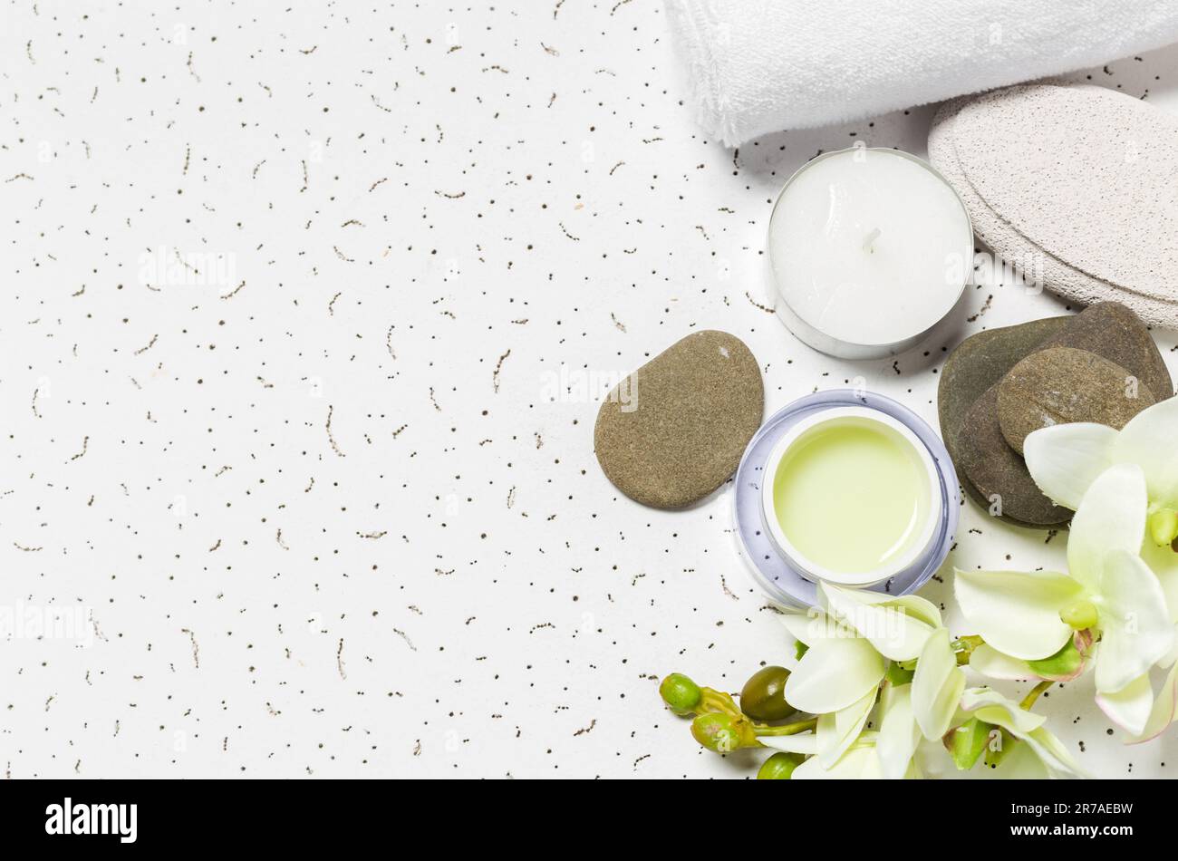 Beautiful spa setting Stock Photo - Alamy