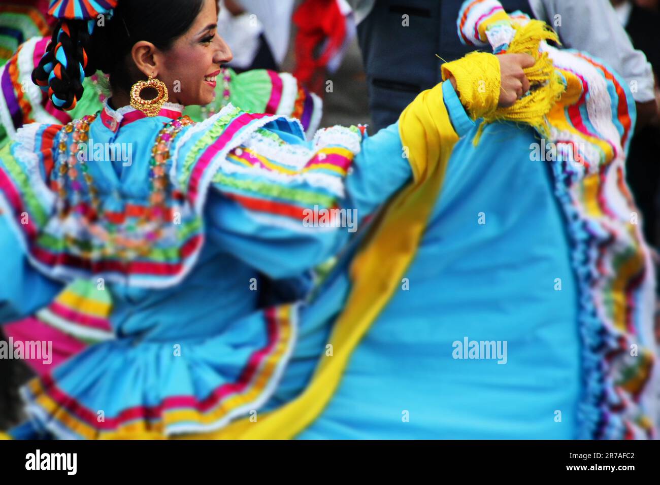 Unison dancing hi-res stock photography and images - Alamy