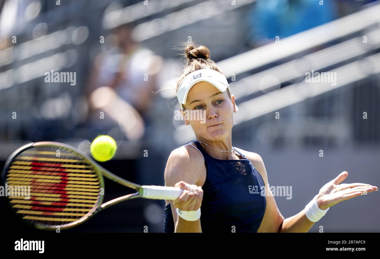 ROSMALEN - Veronika Kudermetova (RUS) in action against Carol Zhao (CAN ...
