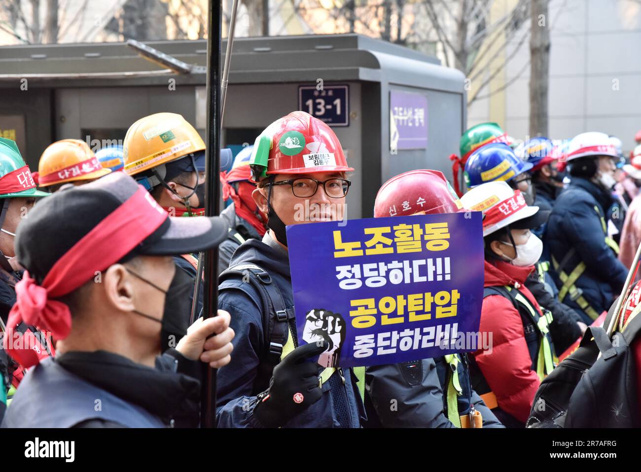 A crowd of South Korean workers in Seoul demonstrating their ...