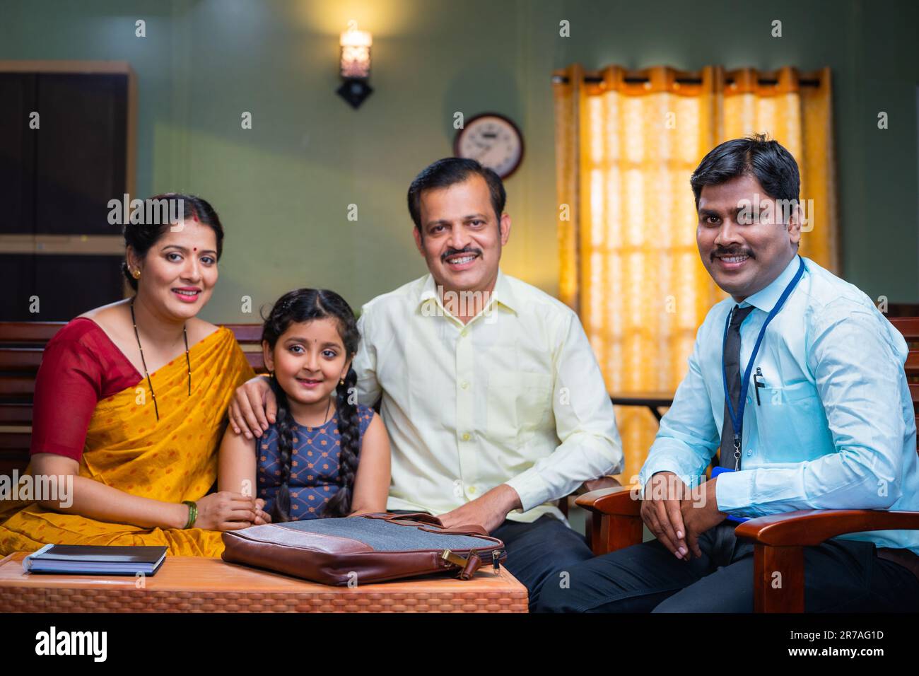 Middle class indian family in india hi-res stock photography and images ...