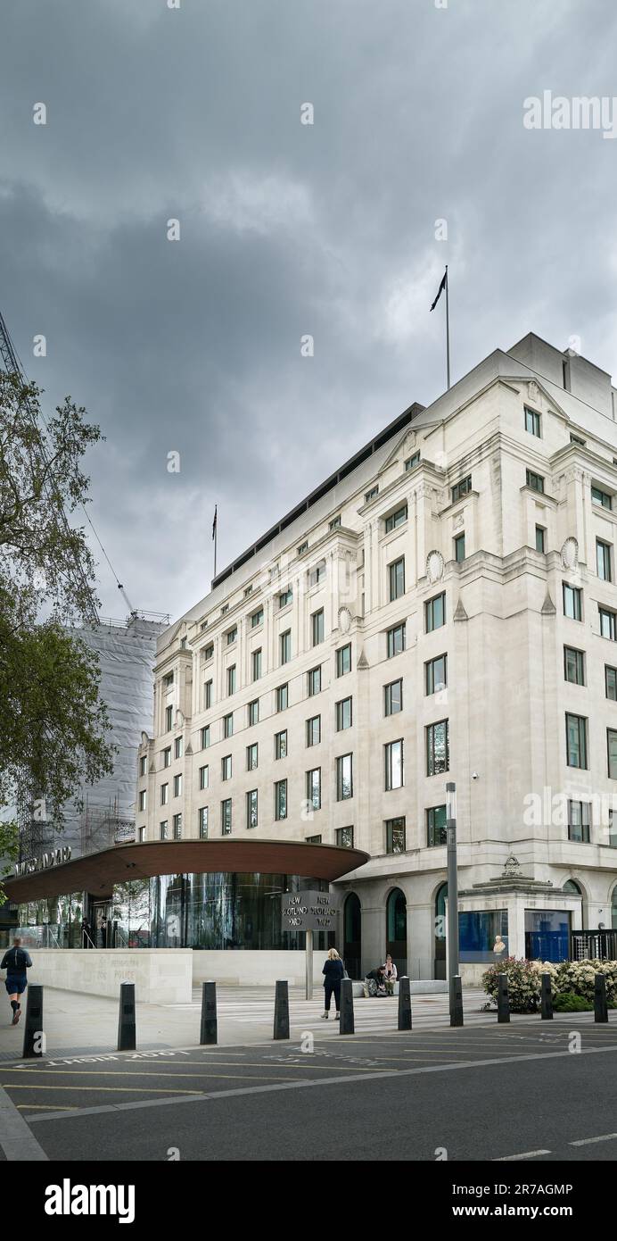 New Scotkand Yard, headquarters of the Metropolitan police, London ...