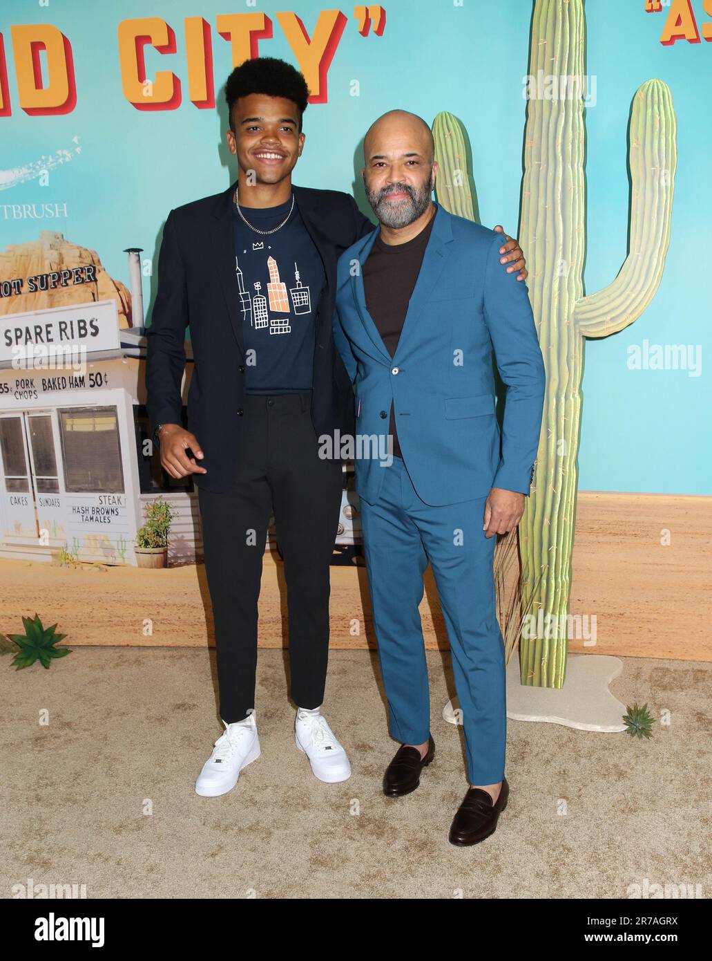 Elijah wright hi-res stock photography and images - Alamy