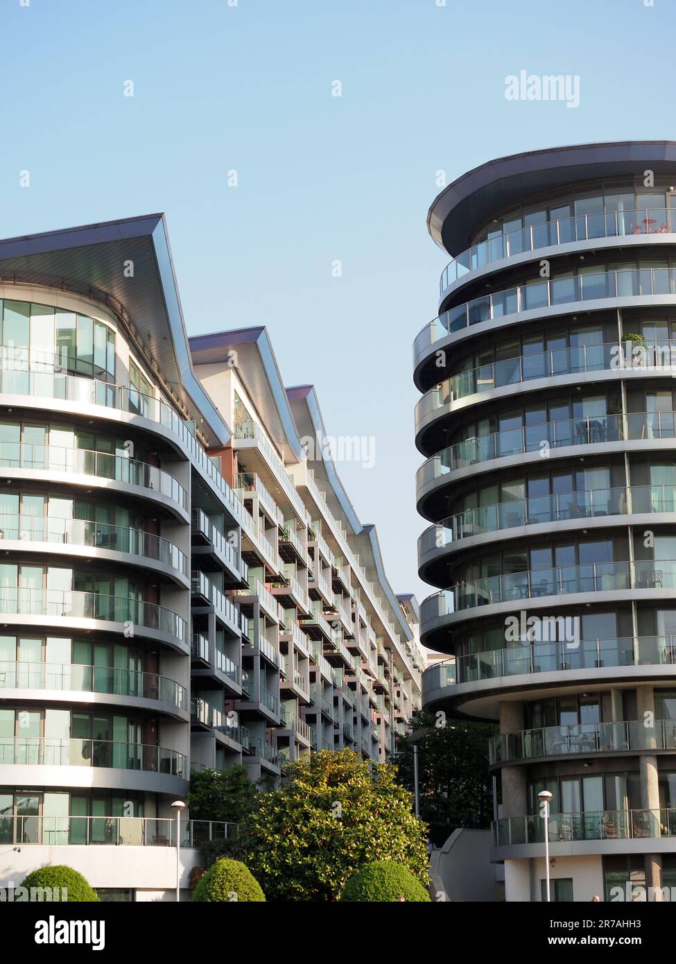 Modern architecture with new flats in London Stock Photo - Alamy