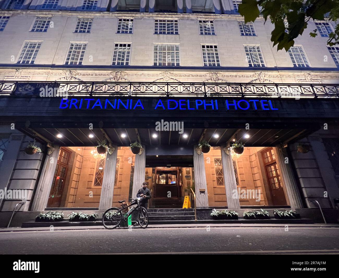General view of the exterior of the Adelphi hotel in Liverpool Stock ...