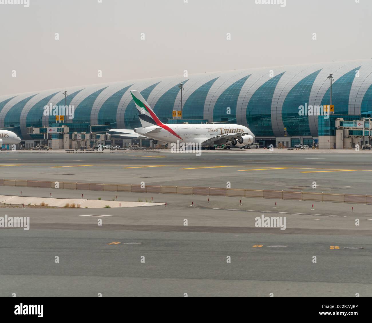 Emirates airbus a380 parked dubai hi-res stock photography and images ...
