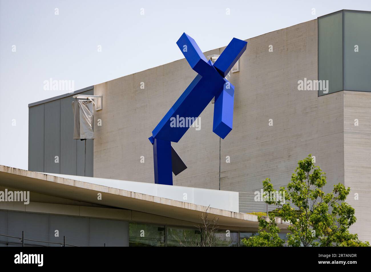 WASHINGTON, DC, USA . Statue at Kennedy Center and Potomac River USA ...