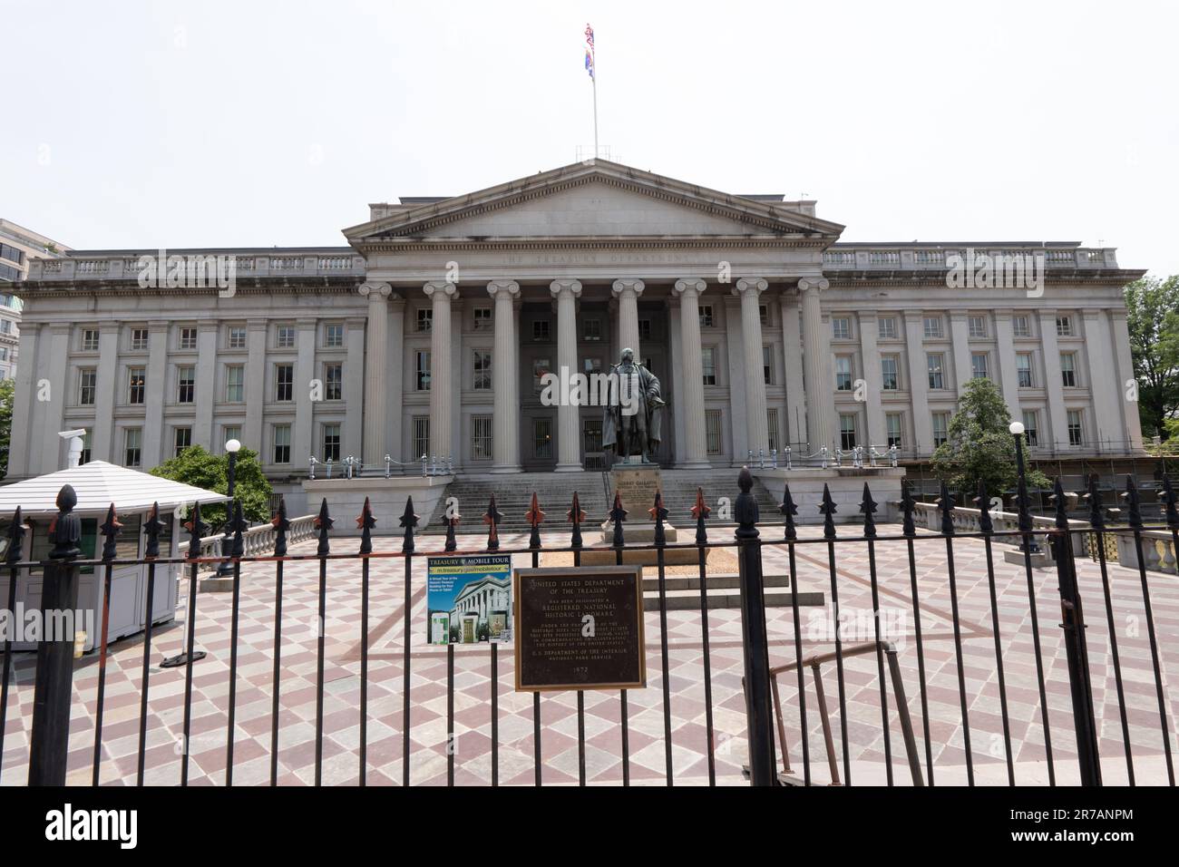 The White House front view showing gated security. Washington DC, USA ...
