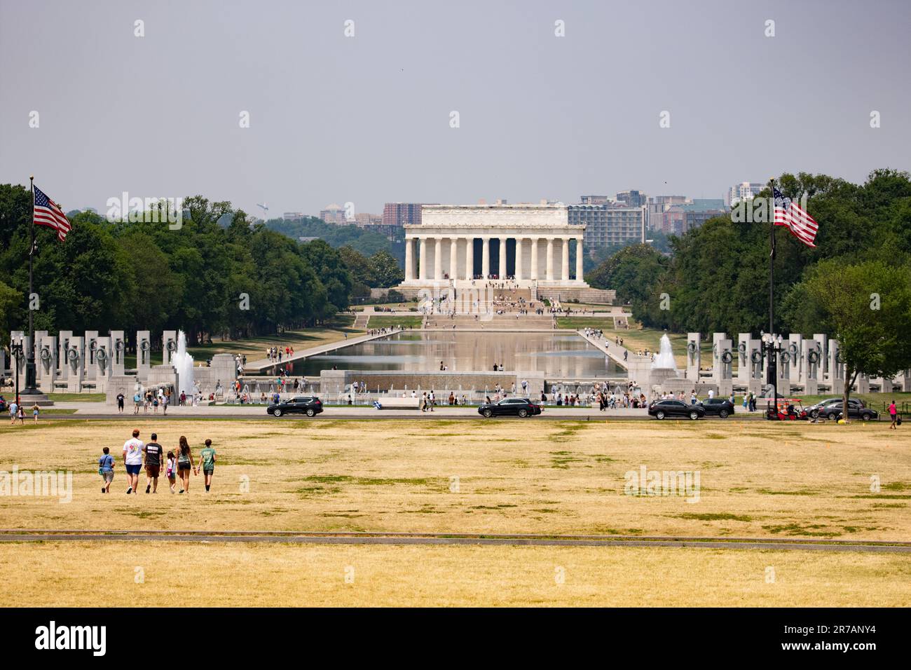 Washington dc tourists walk hi-res stock photography and images - Alamy