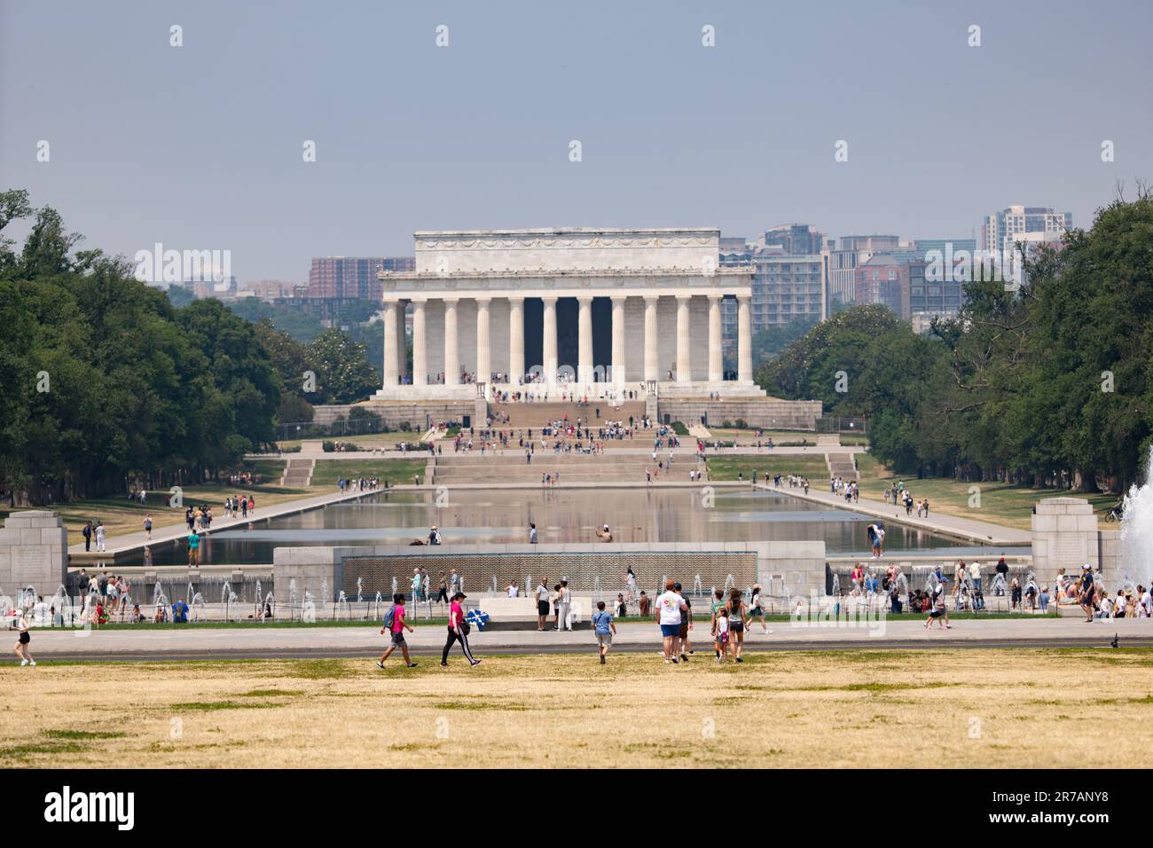 Tourists in front of the the Lincoln Memoria, Washington DC, USA ...