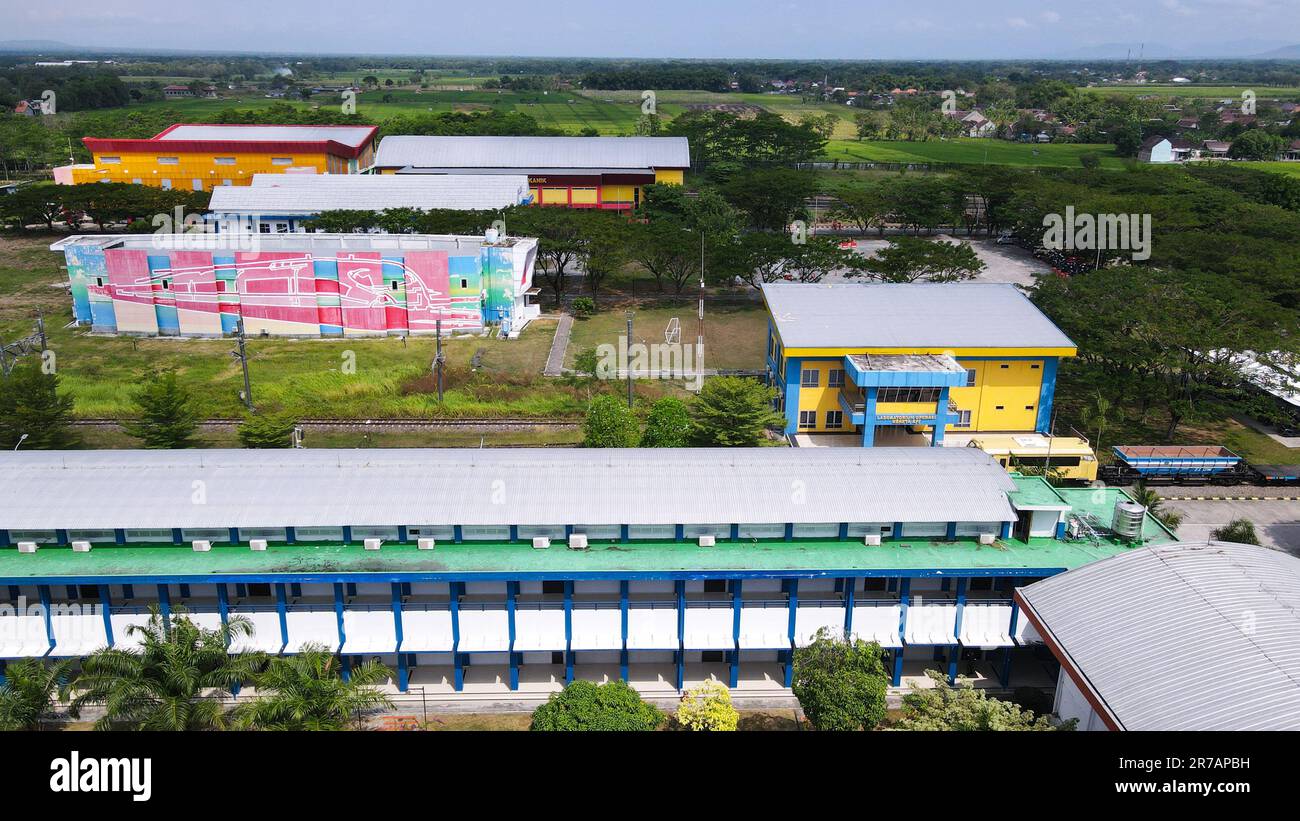 (230614) -- JAKARTA, June 14, 2023 (Xinhua) -- This aerial photo shows ...
