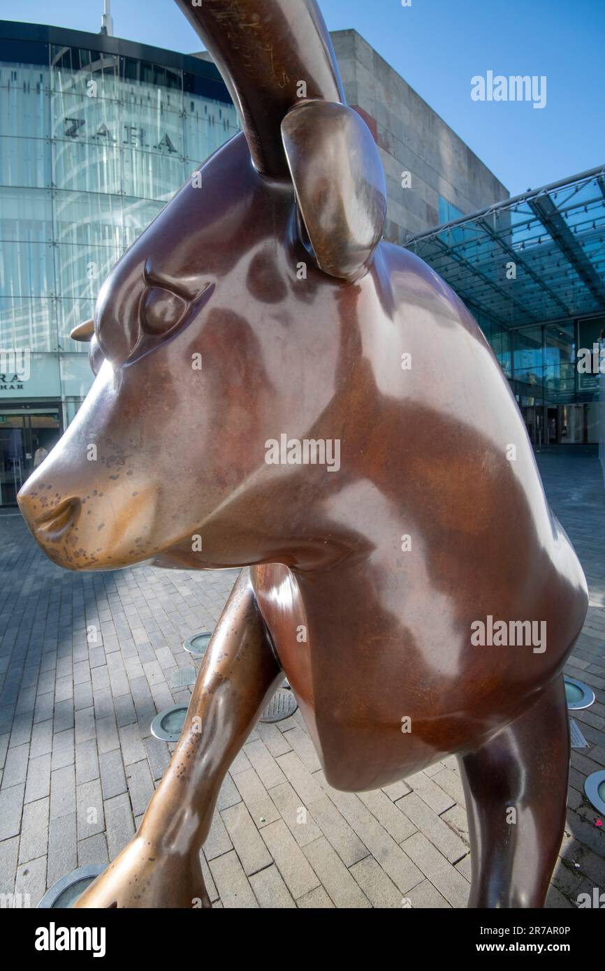 Bull sculpture birmingham hi-res stock photography and images - Alamy