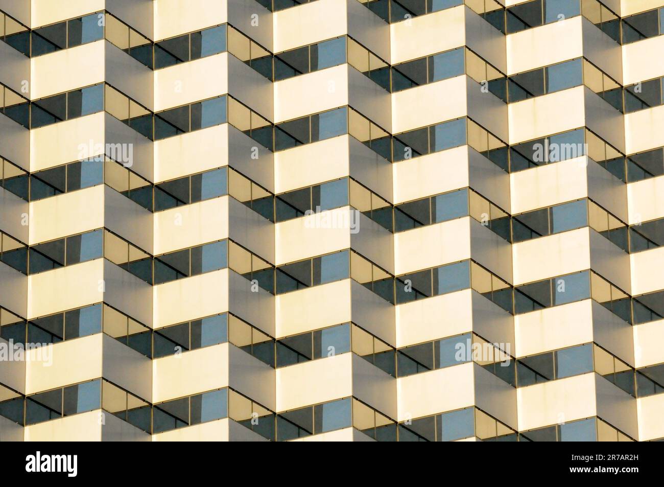 Building large number windows hi-res stock photography and images - Alamy