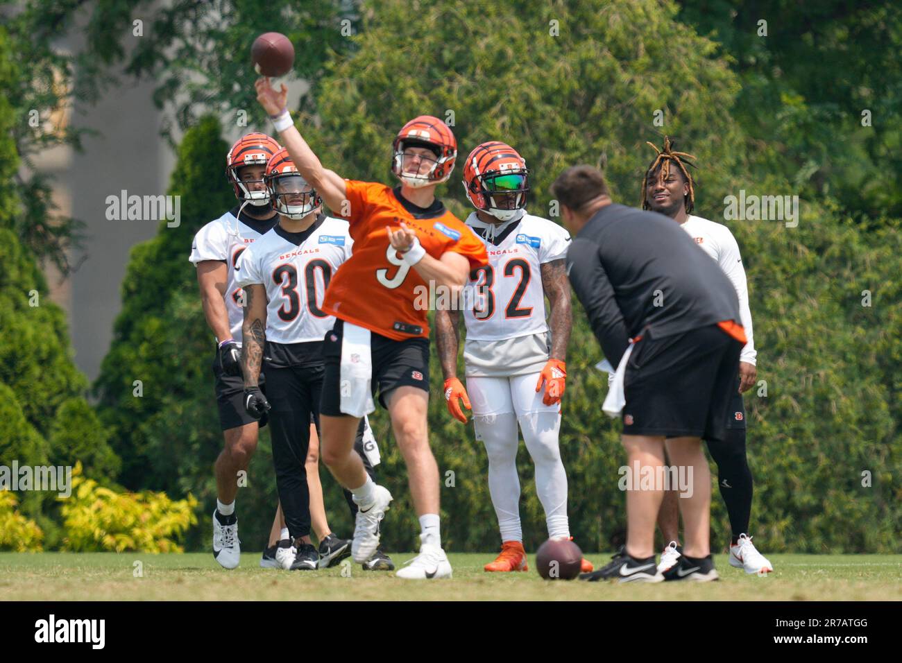 Cincinnati Bengals quarterback Joe Burrow (9) throws during practice at ...