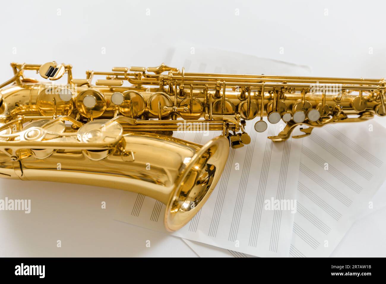 Close up alto saxophone keys hi-res stock photography and images - Alamy