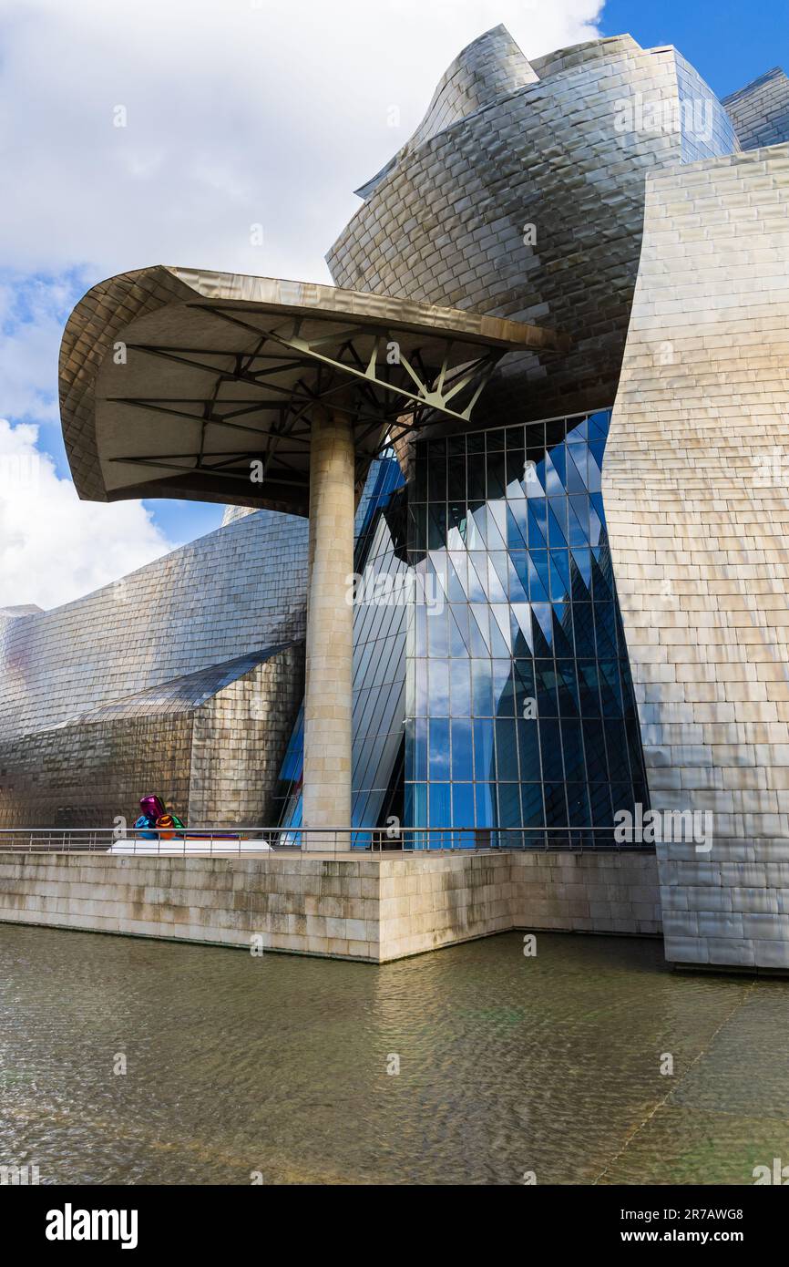 Exterior of the Guggenheim Museum mesmerizing composition of curving ...