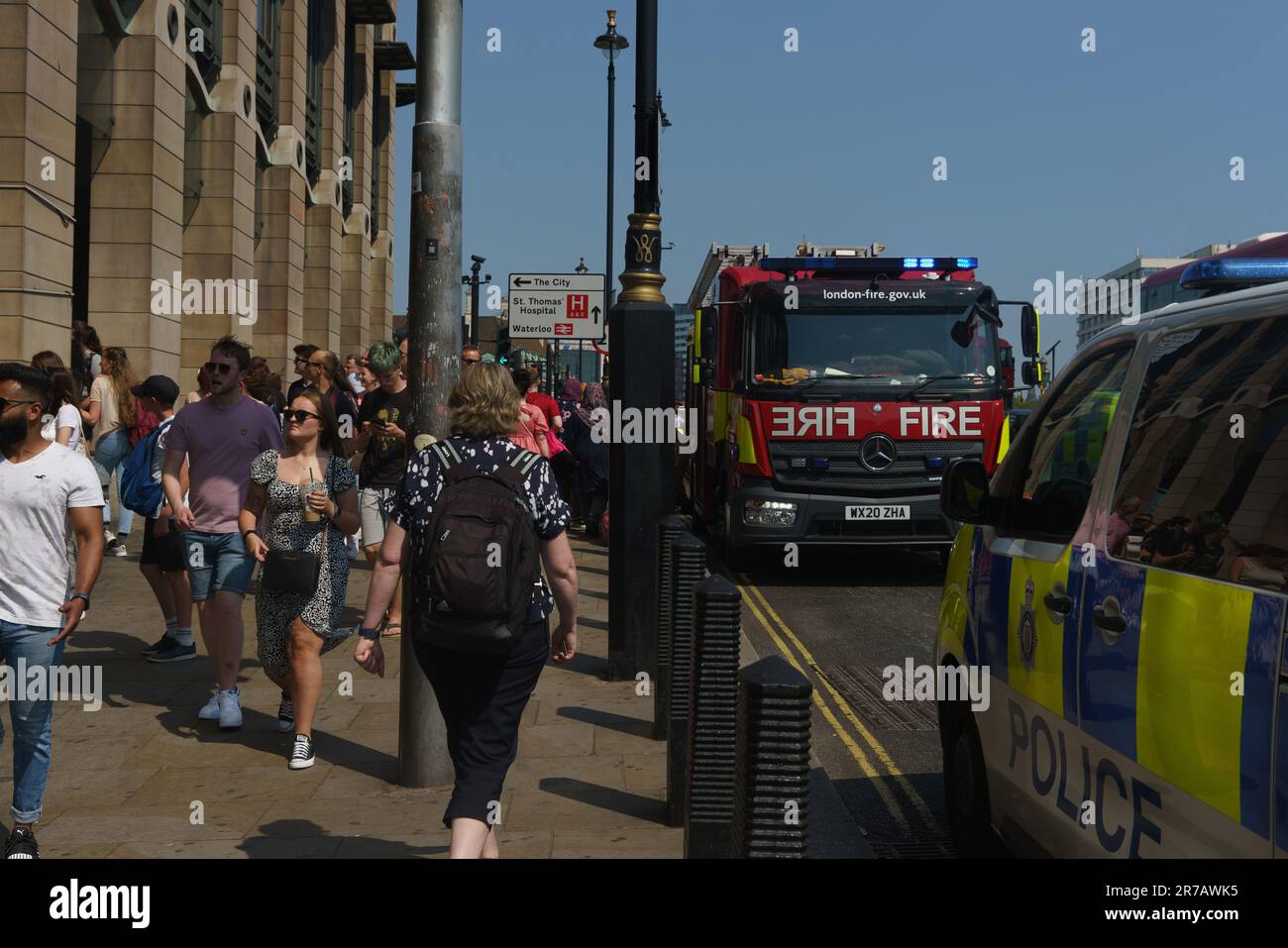 London tube live hi-res stock photography and images - Alamy