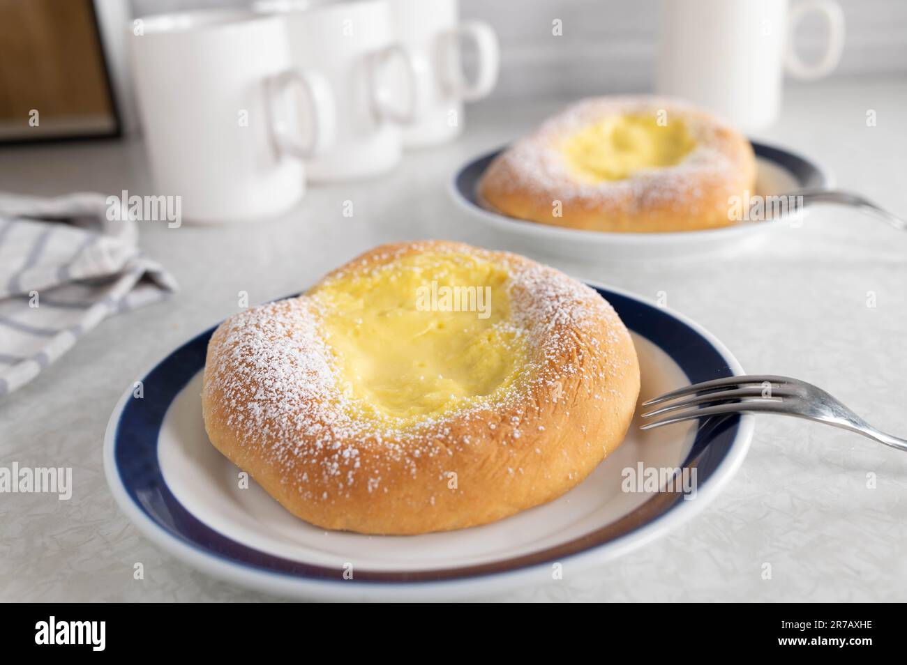Pastry with pudding filling Stock Photo - Alamy