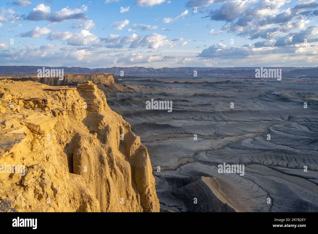 First light on the cliffs of the Skyline Overlook overlooking the ...