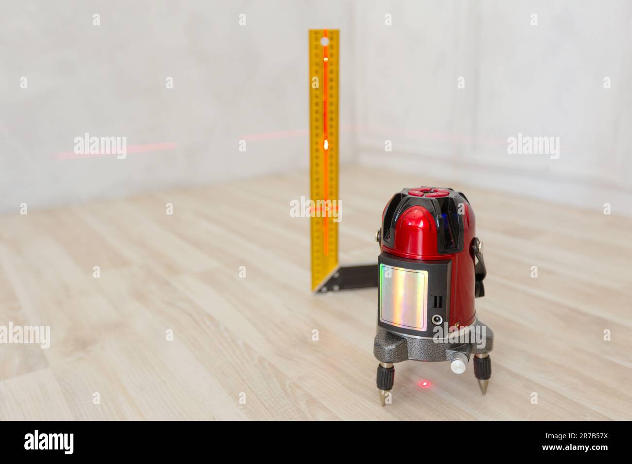 Laser level measuring tool Stock Photo - Alamy