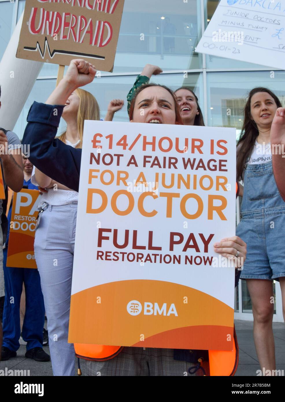 Junior doctor strikes hi-res stock photography and images - Alamy