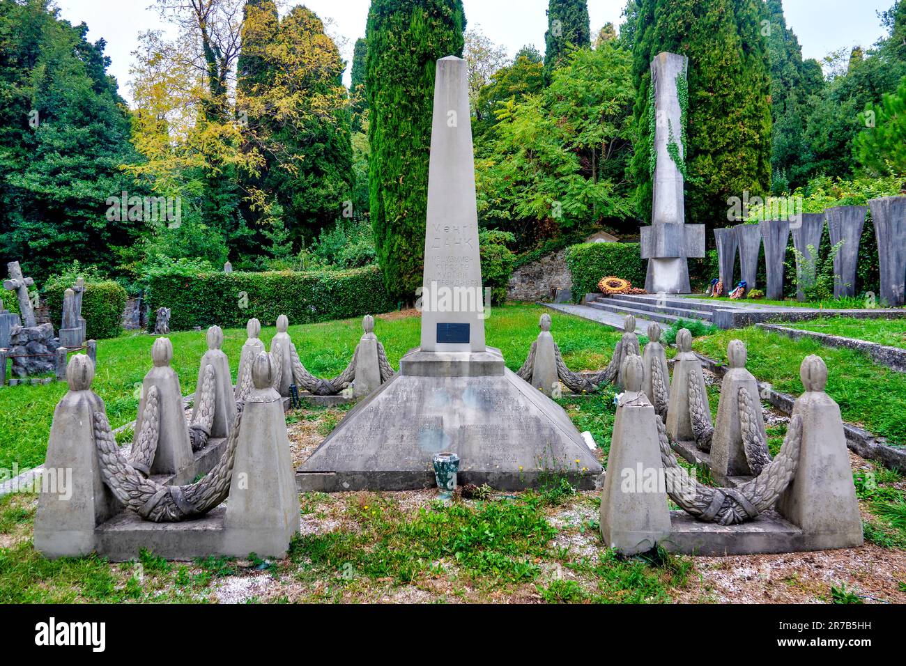 Obelisk cemetery hi-res stock photography and images - Alamy