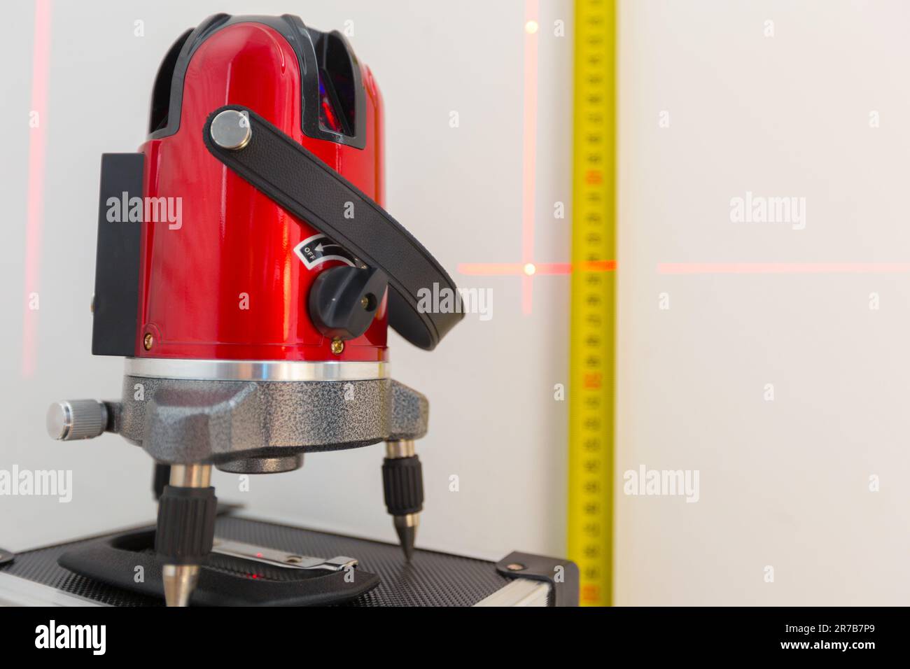 Laser level measuring tool Stock Photo - Alamy