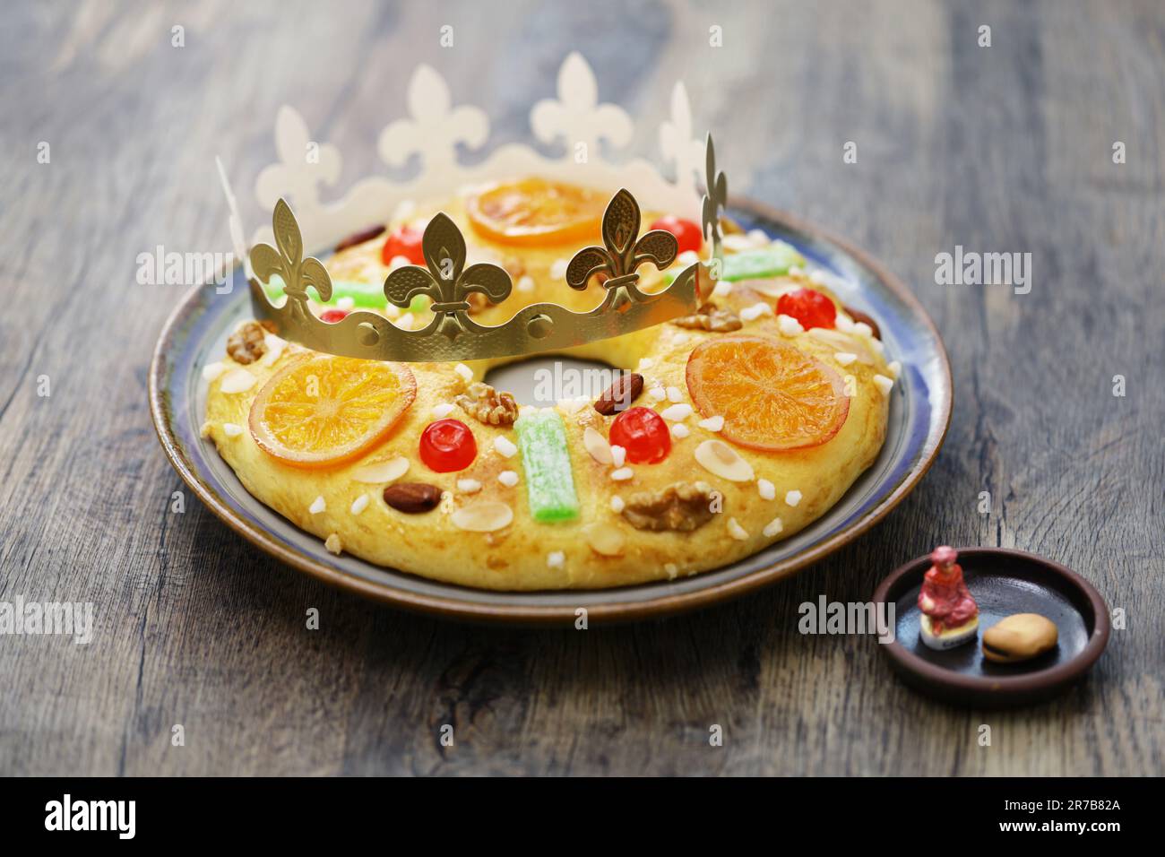Roscón de reyes, Spanish King’s cake Stock Photo - Alamy