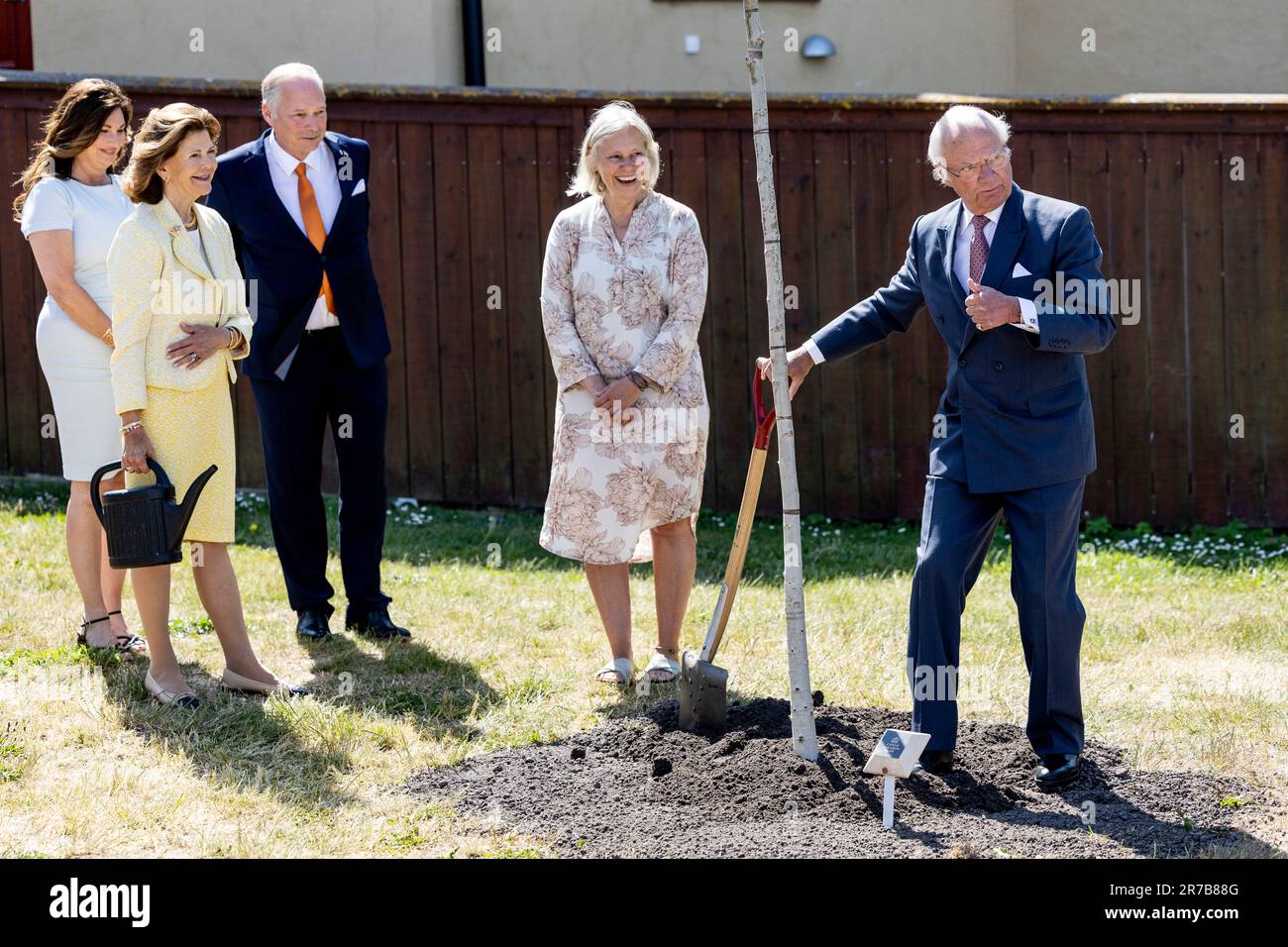 Visby 20230614 King Carl Gustaf and Queen Silvia plant walnut trees in Almedalen together with ...