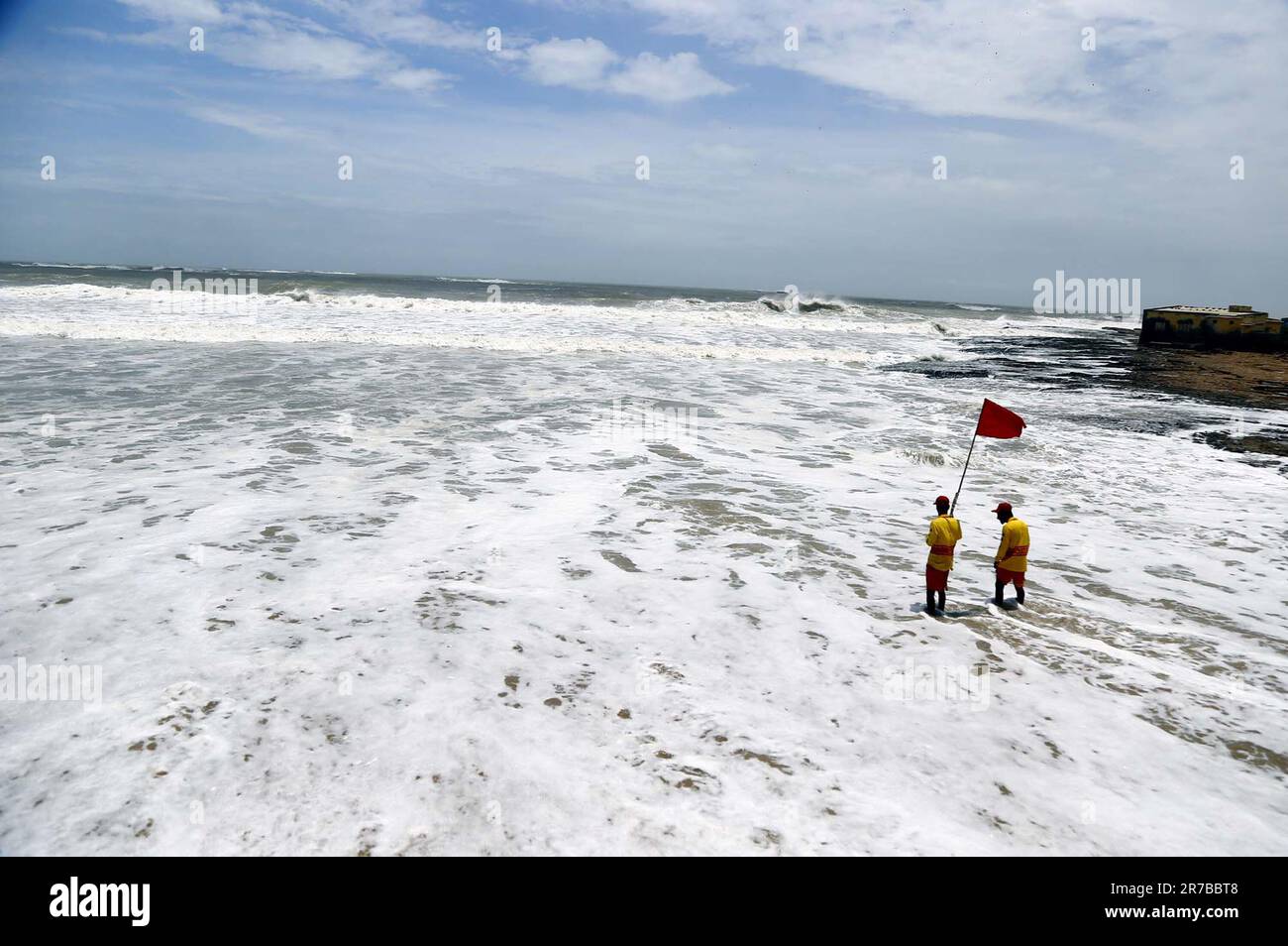 Karachi, Pakistan, 14/06/2023, View of high tides splashing on the sea ...