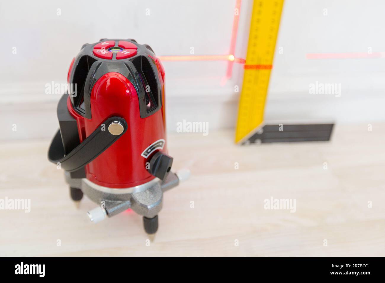 Laser level measuring tool Stock Photo - Alamy