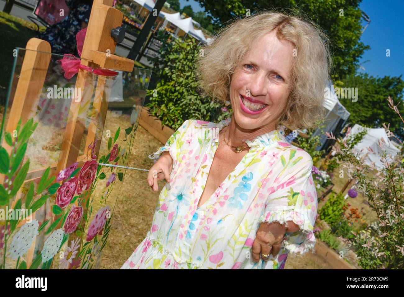 Bbc gardners world presenter sue kent hi-res stock photography and ...