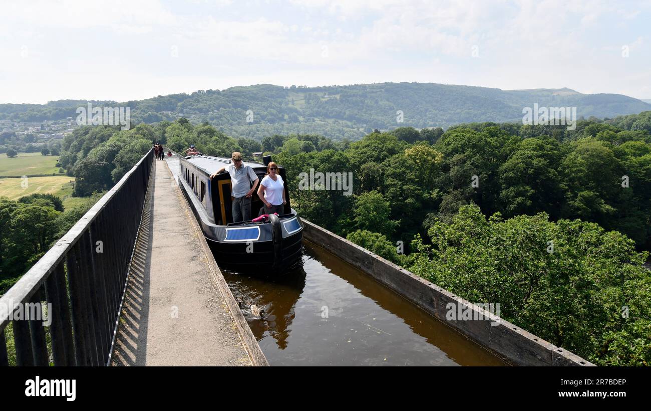 Narrowboat crossing the River Dee via the Pontcysyllte Aqueduct built ...