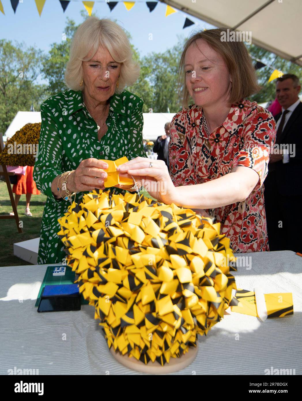 Queen Camilla with artist Leonie Bradley during the Bees for ...
