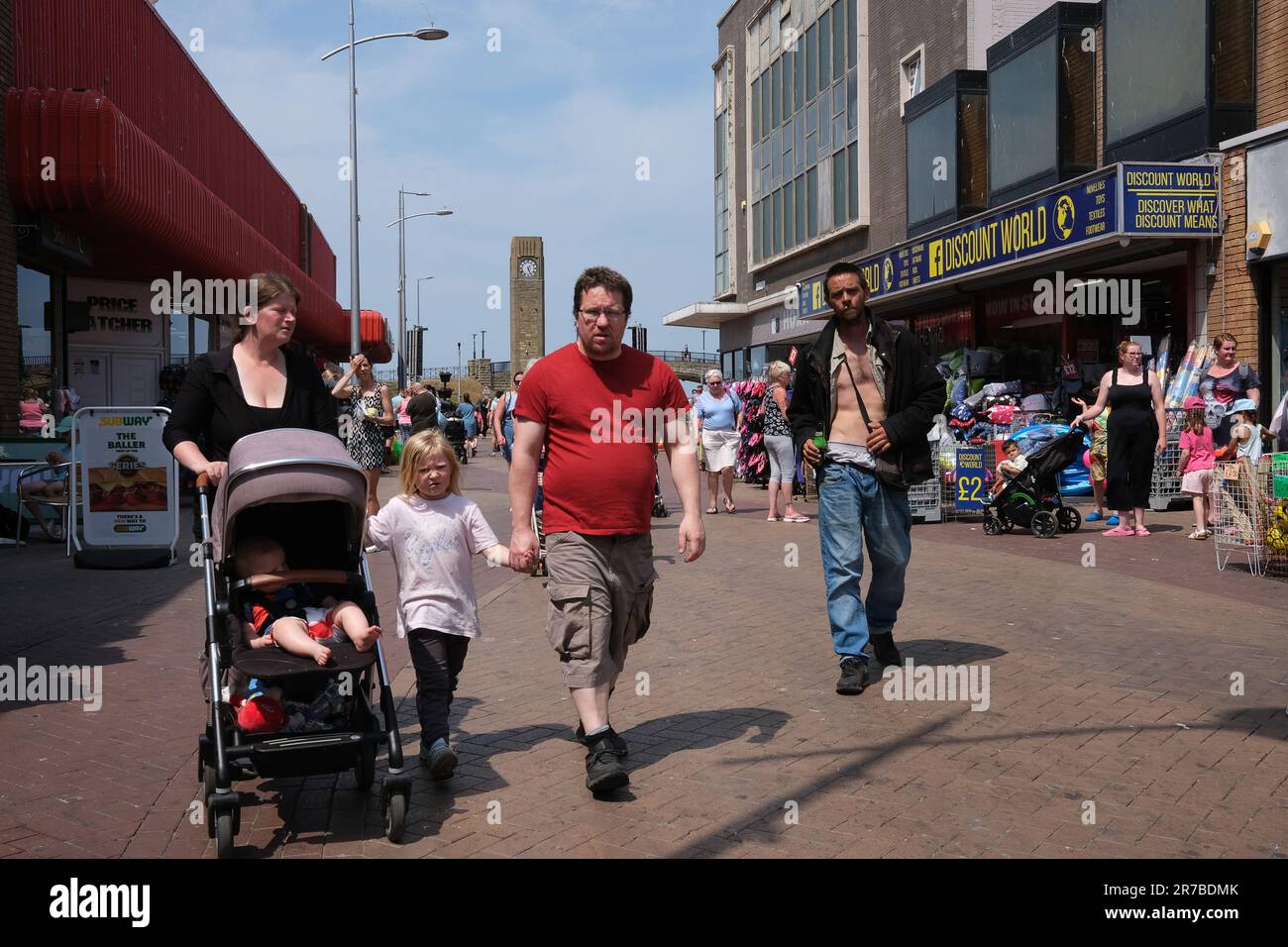 Centre streets hi-res stock photography and images - Alamy