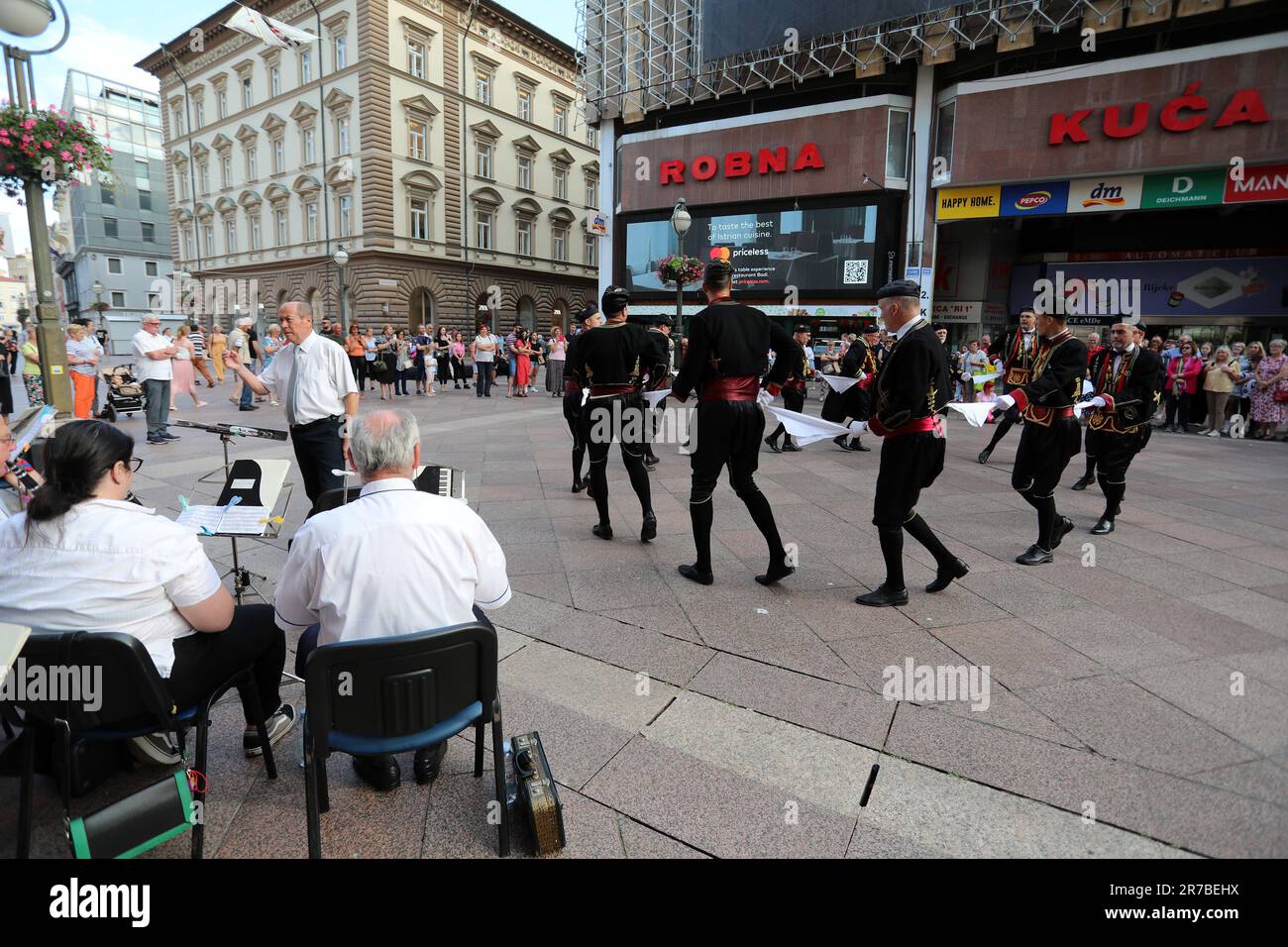 Circle of saint tripun hi-res stock photography and images - Alamy