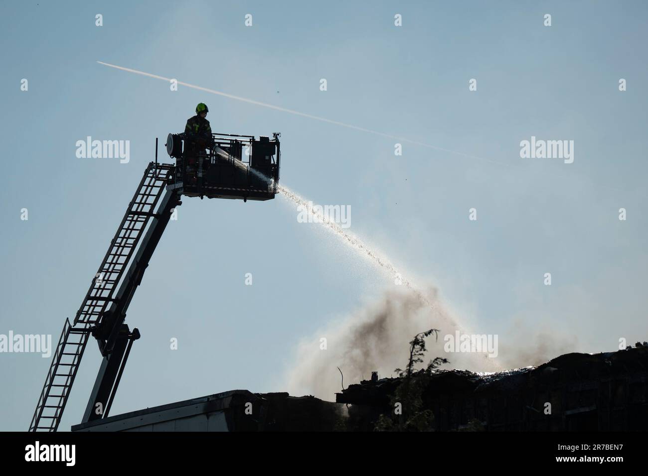 Adjacent to primary school hi-res stock photography and images - Alamy