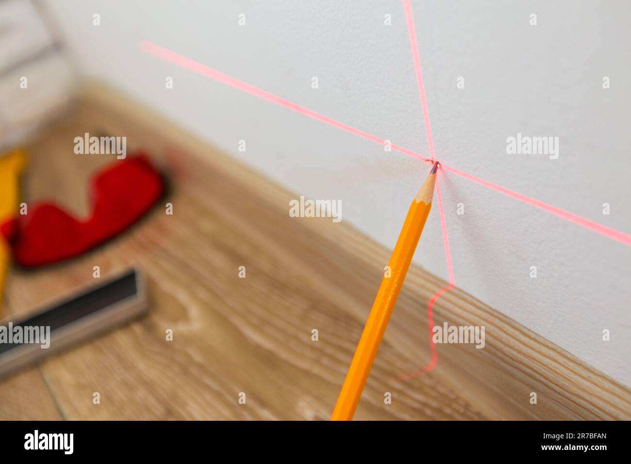Laser level and lines on the wall Stock Photo - Alamy