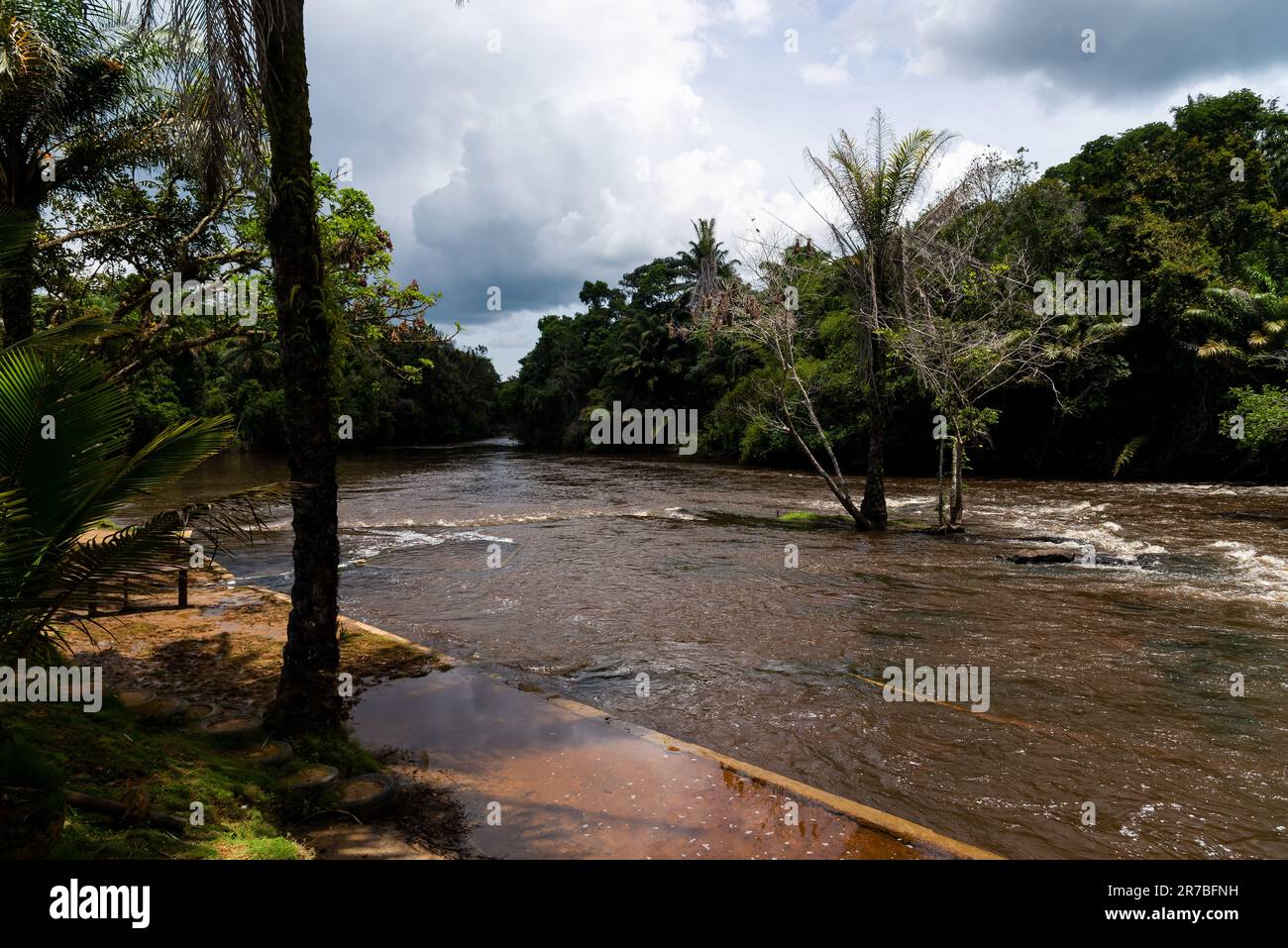 Gentle flow of water cascading hi-res stock photography and images - Alamy