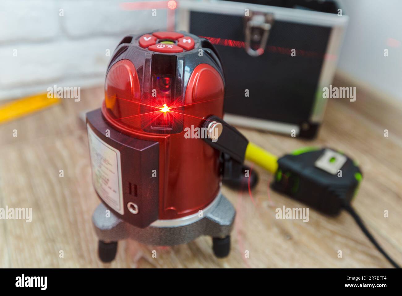 Laser level measuring tool Stock Photo - Alamy