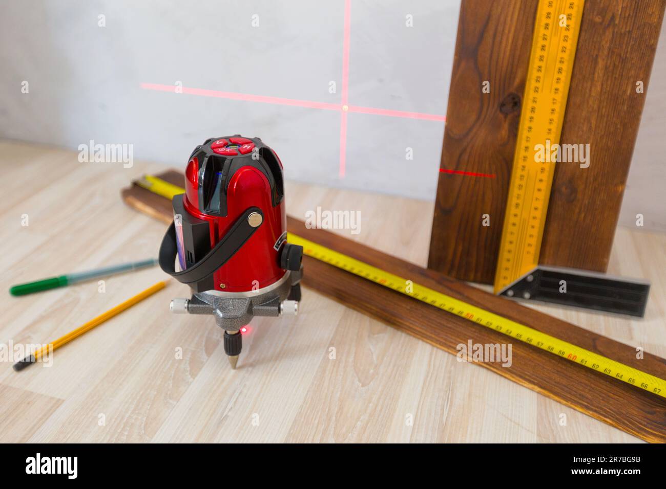 Laser level measuring tool Stock Photo - Alamy