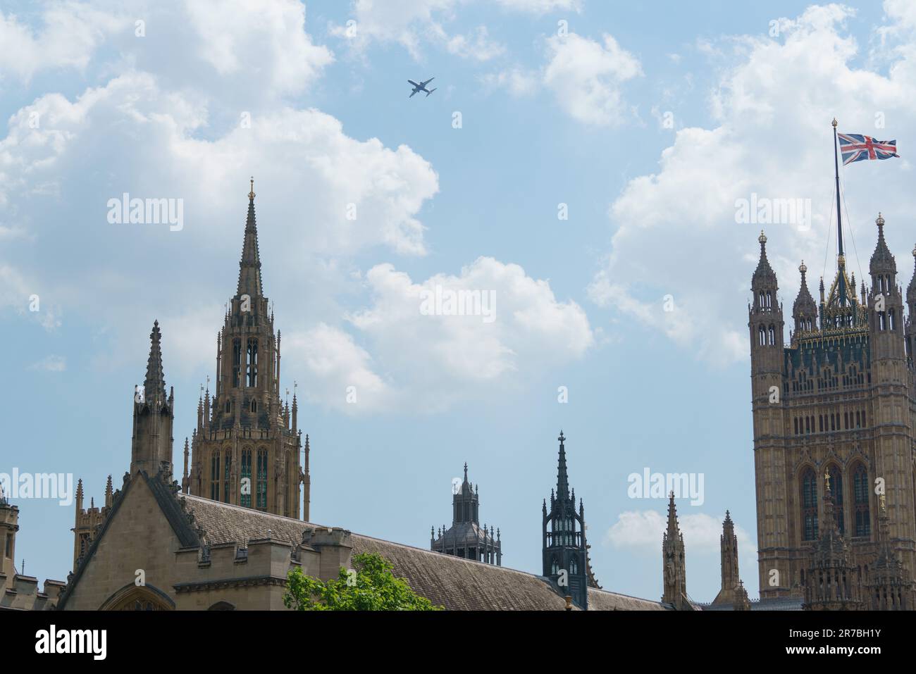 London flight path hi-res stock photography and images - Alamy