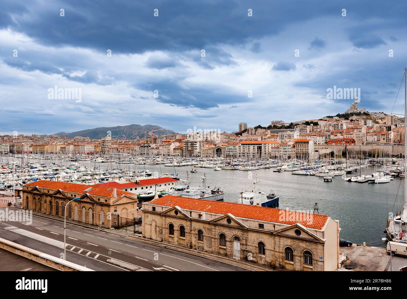 Skyline de marseille hi-res stock photography and images - Alamy