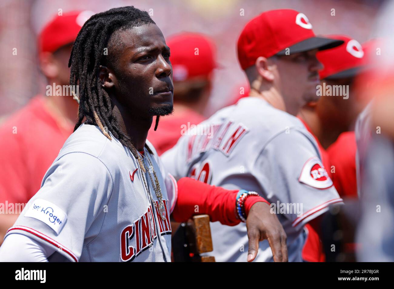 ST. LOUIS, MO - JUNE 10: Cincinnati Reds third baseman Elly De La Cruz ...