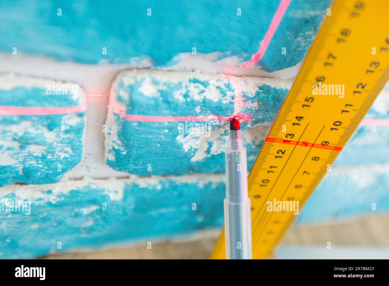 Laser level and lines on the wall Stock Photo - Alamy