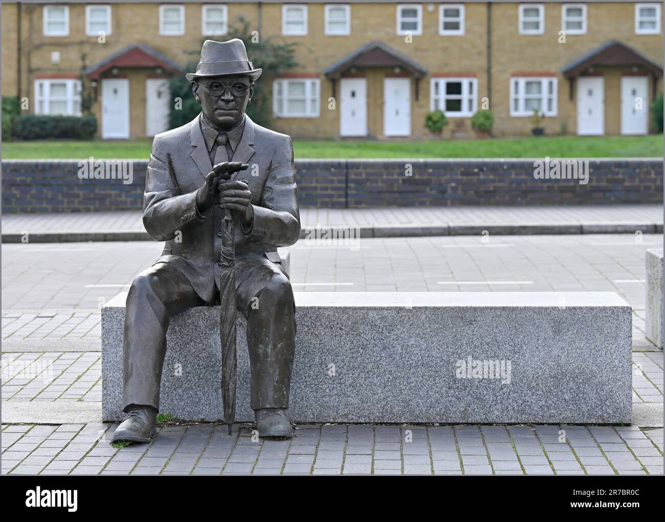 Alfred salter statue hi-res stock photography and images - Alamy