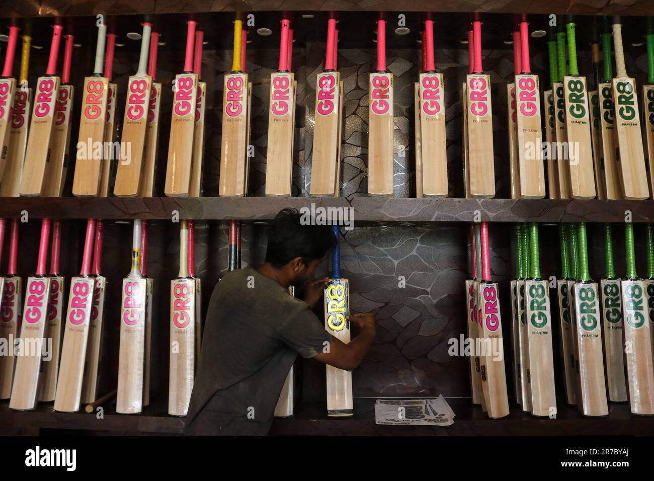 Willow cricket bats india hi-res stock photography and images - Alamy