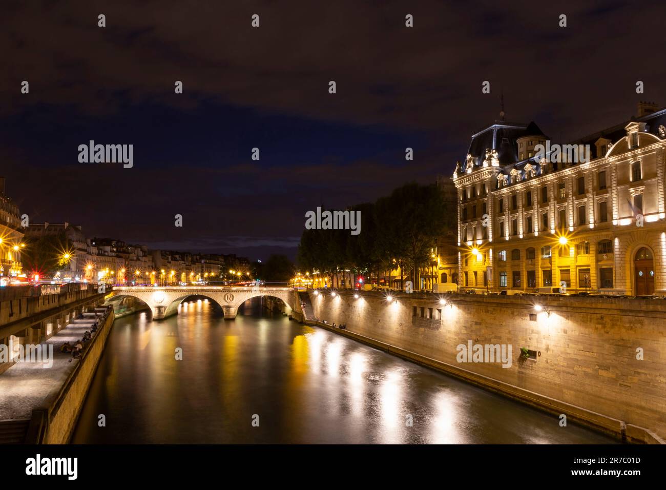 The pont saint michel hi-res stock photography and images - Alamy